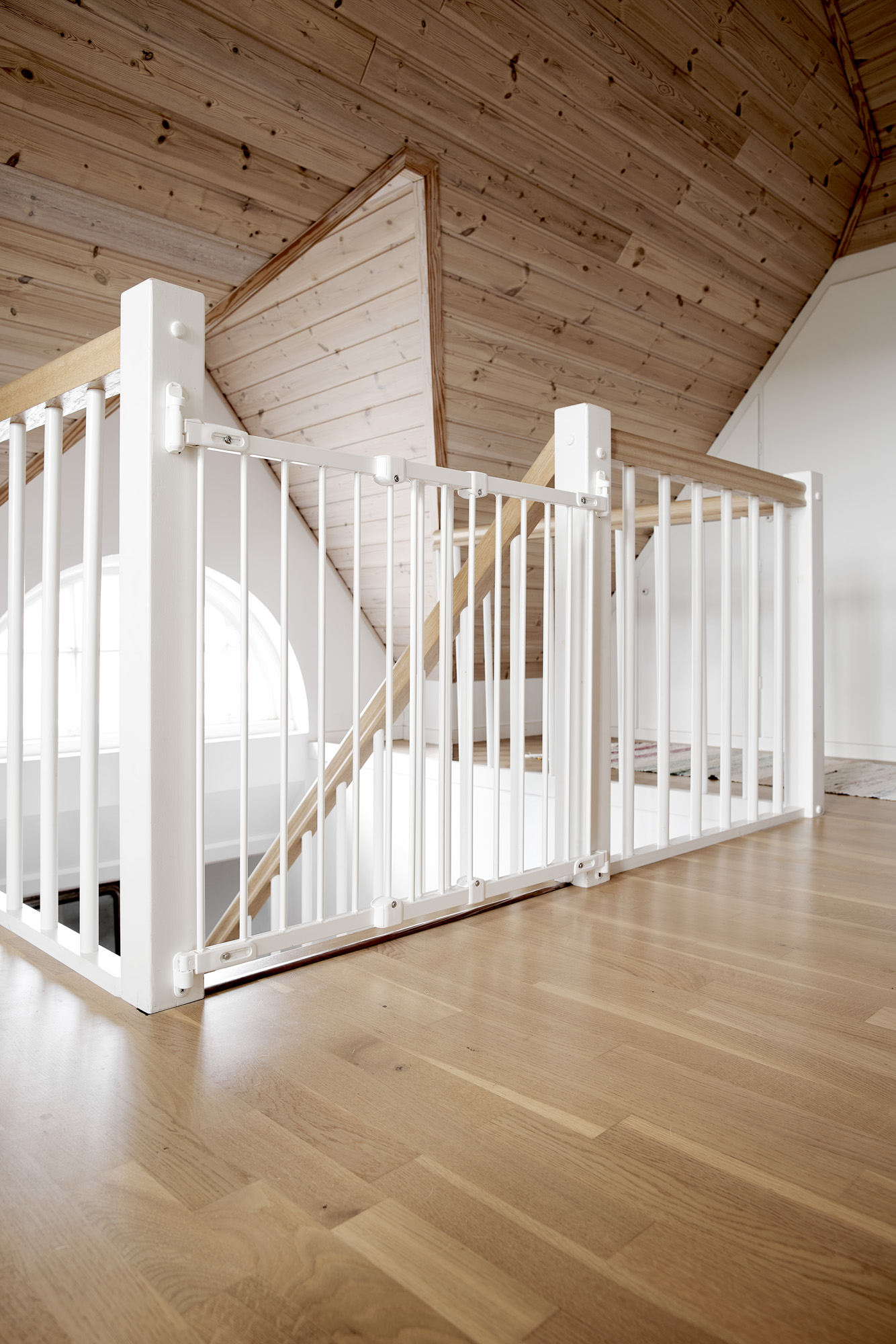 BabyDan EBBA Safety Gate, Metal, 105.5 cm/41.54", White